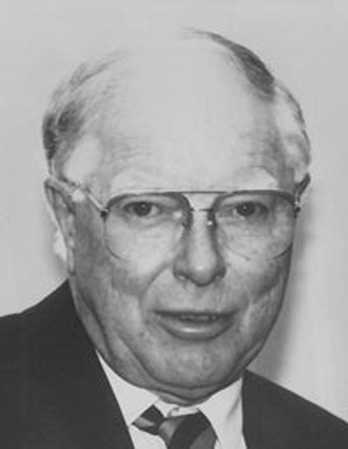 Dr. Robert Tuberty, 85, Cedar Rapids, Iowa