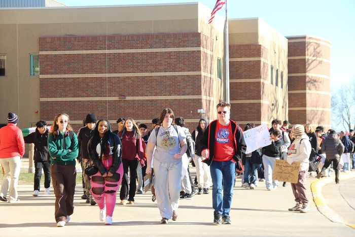 Albert Lea students walk out in protest of ICE in the community