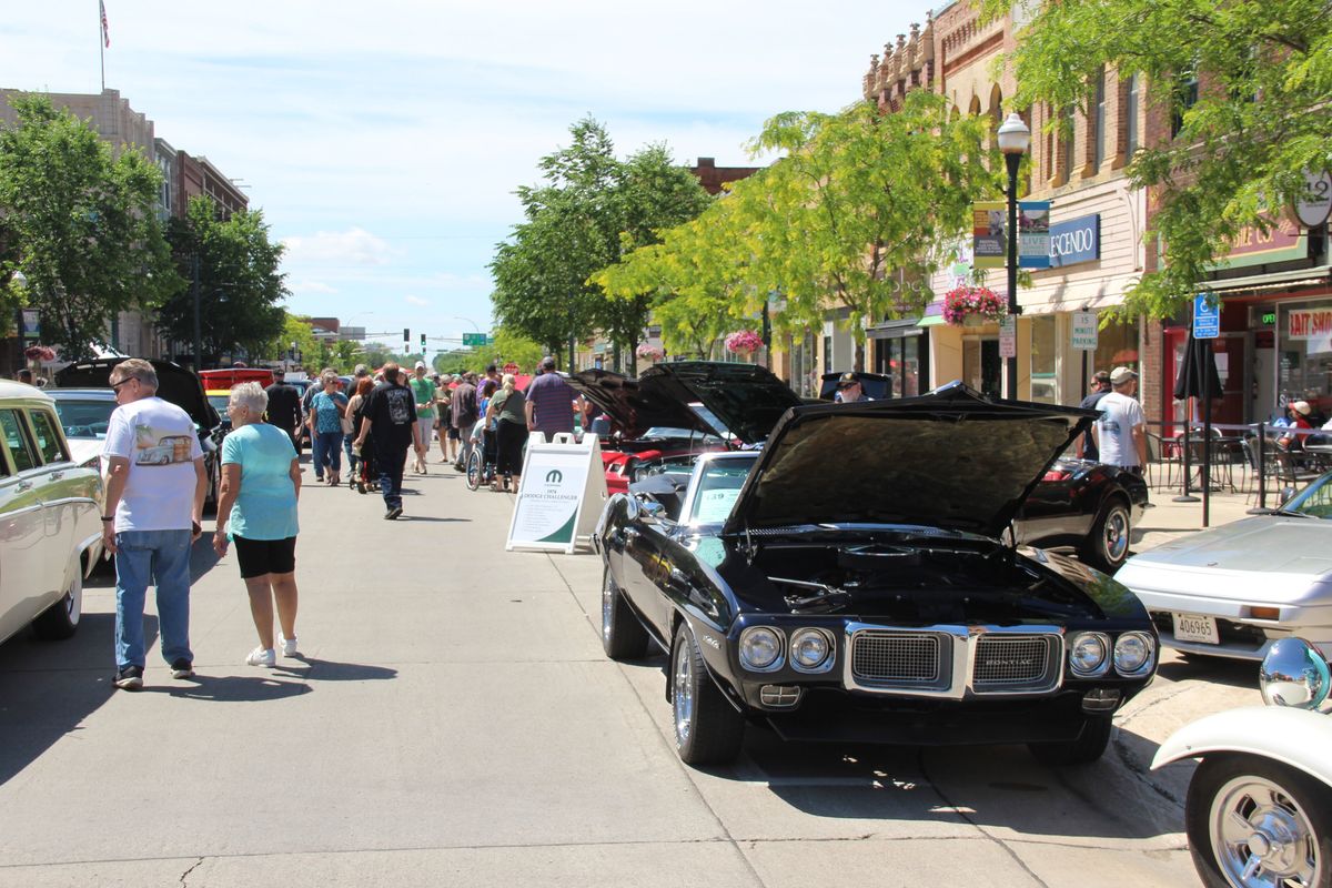 People flock to downtown Albert Lea for Eddie Cochran car sh...