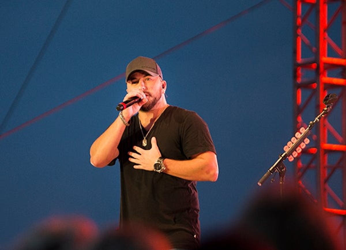Concert Review: Tyler Farr performs at county fair
