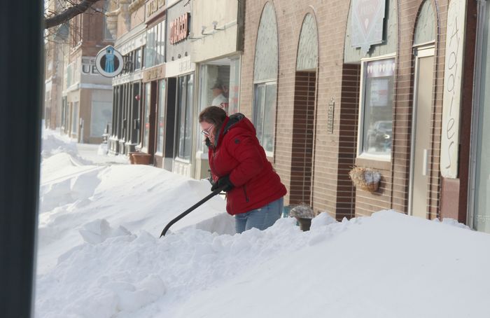 Update: Interstate 35 reopens; blizzard drops 6 inches of snow on Albe...