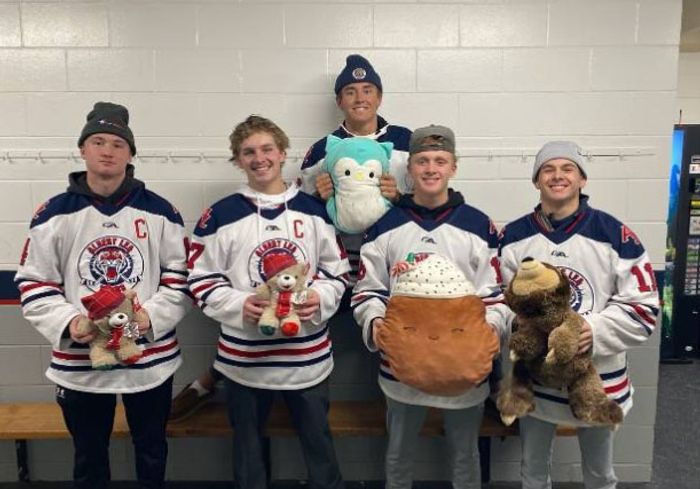 Albert Lea hockey hosts Teddy Bear Toss