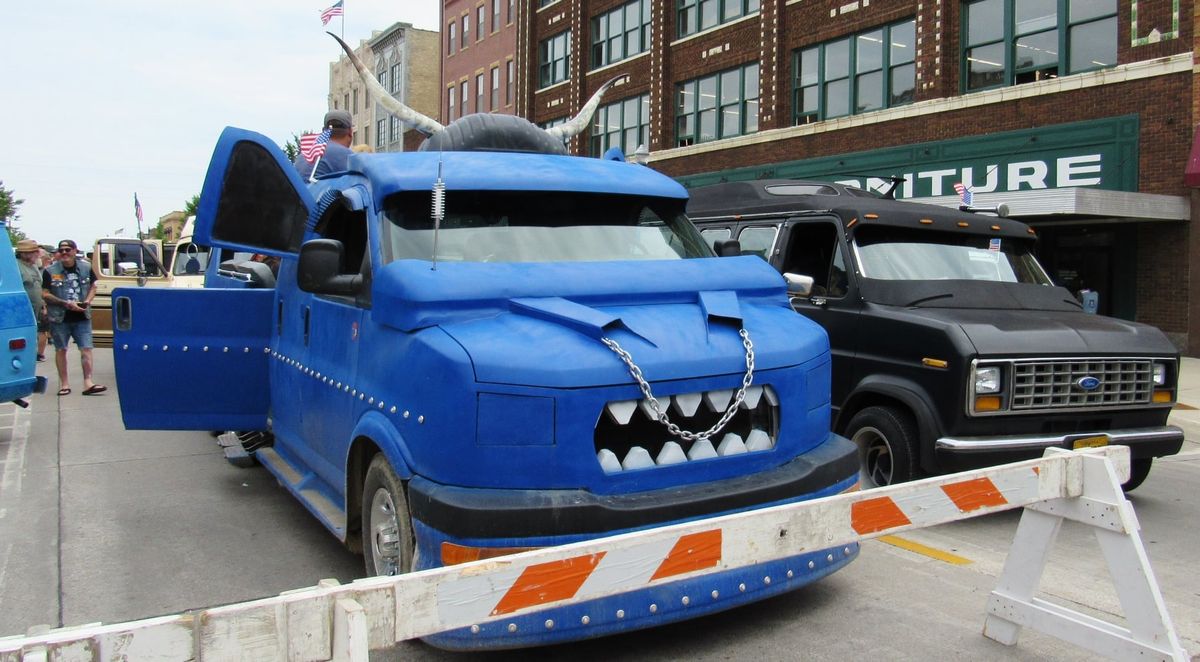 Van Nationals participants showcase vans during public parade, show