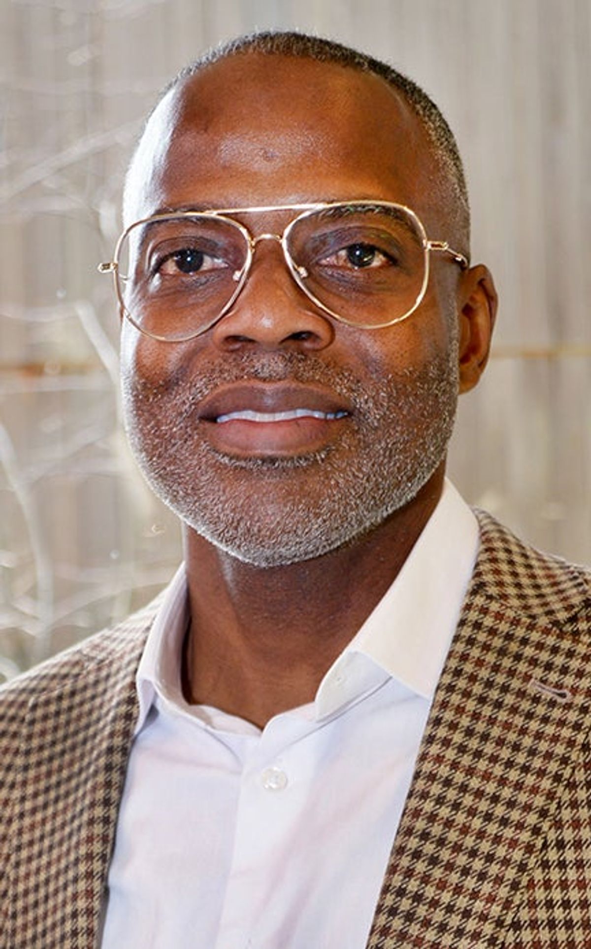 Saunders to deliver commencement address