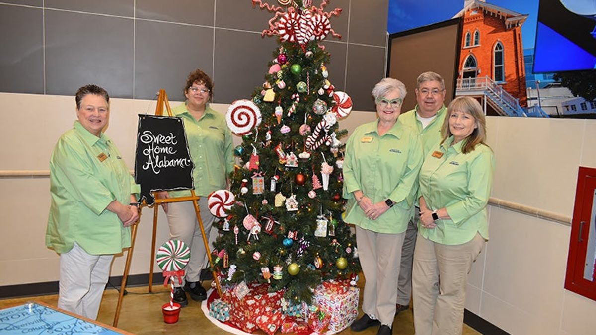 Sweet Home Alabama Tree returns to welcome center