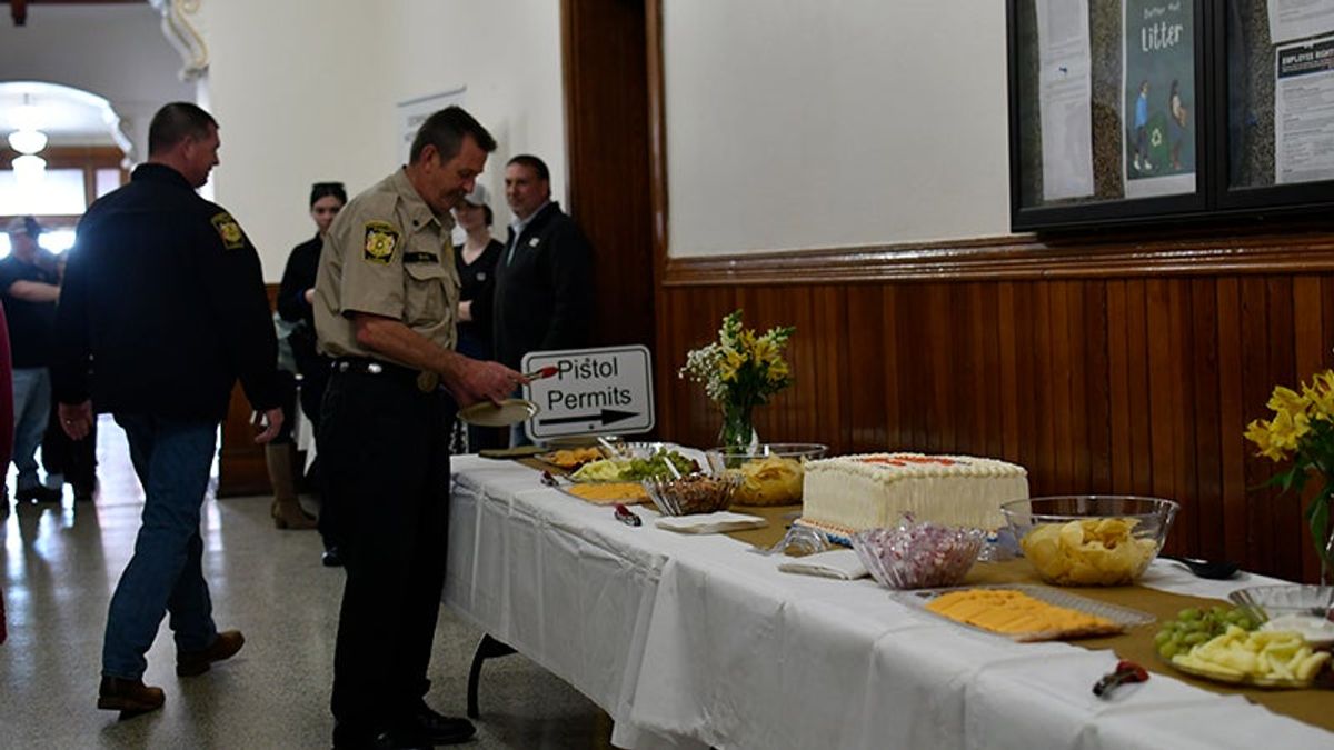 Chambers County Warden retires