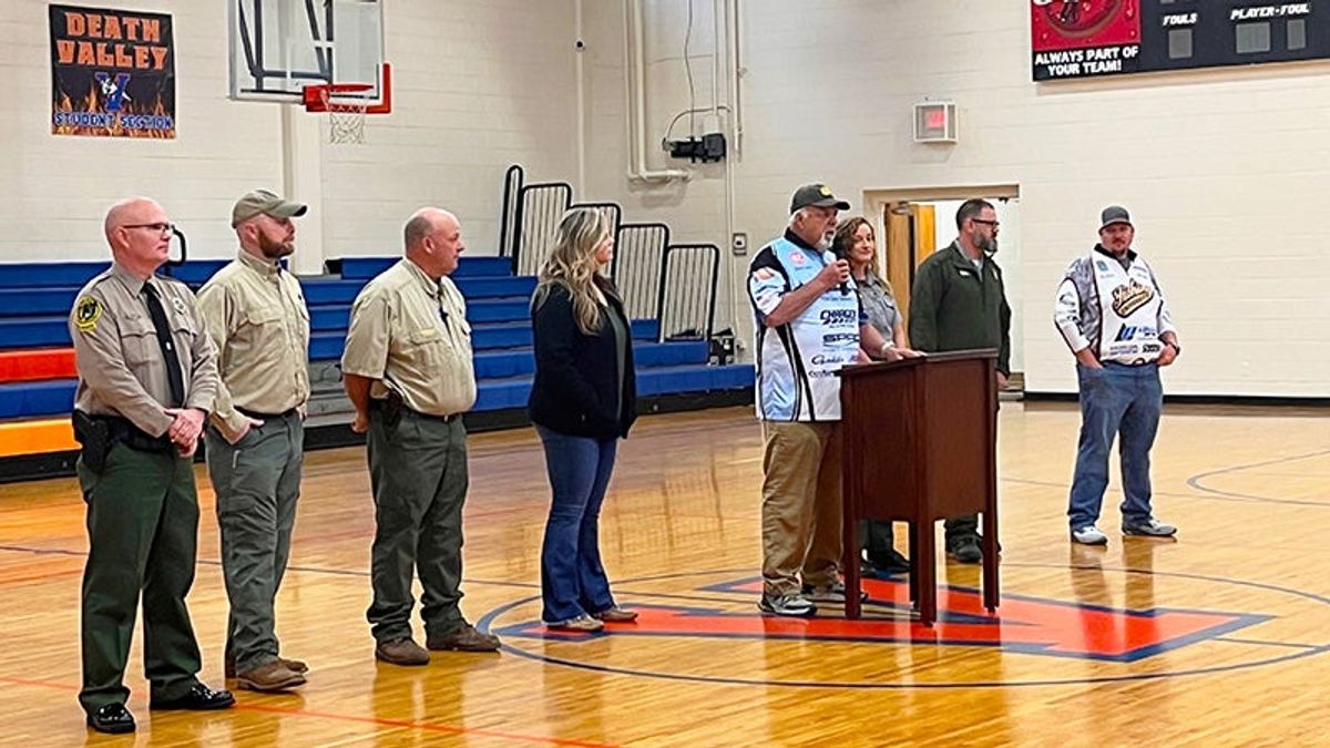 "Fishing University" inspires Valley students to reach for d...