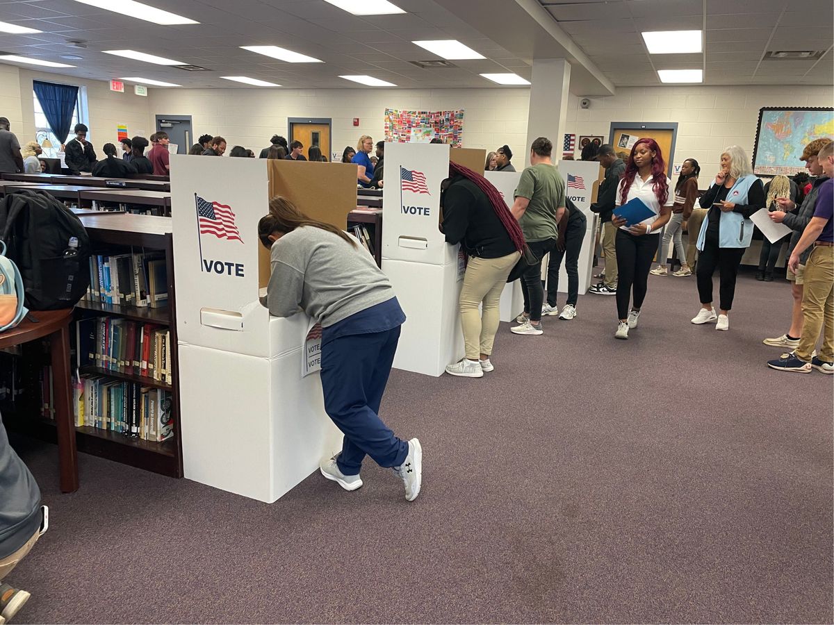 VHS hosts mock election ahead of Tuesday general election