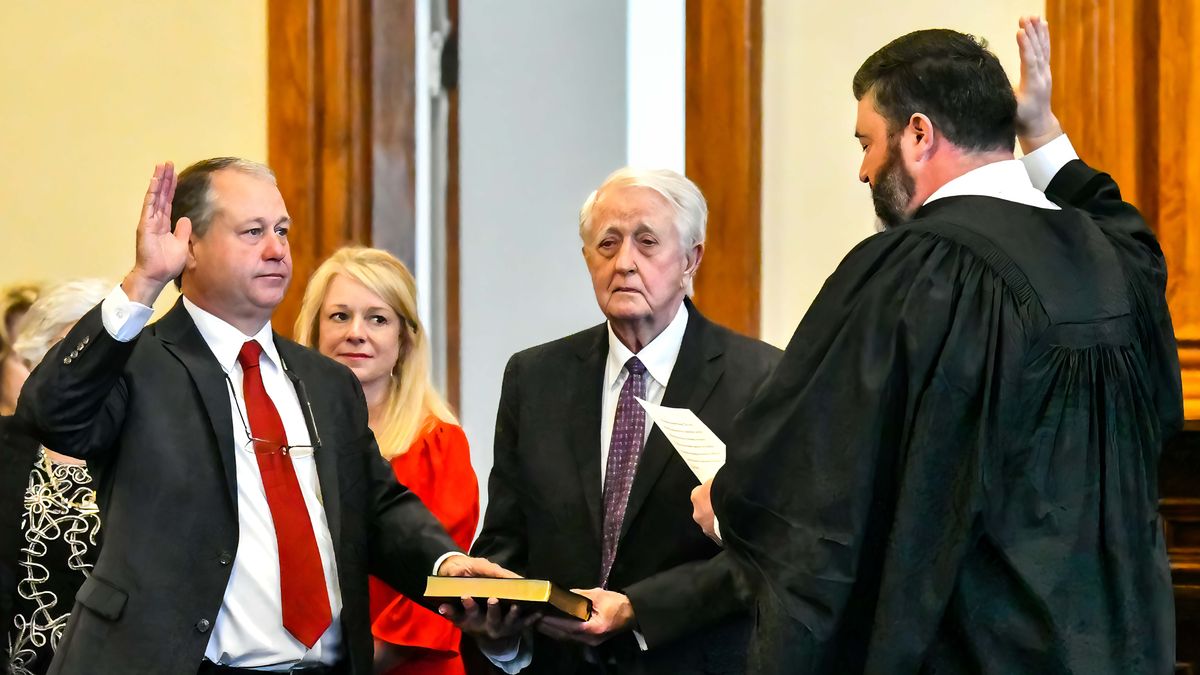 Mike Segrest sworn in as district attorney for Alabama's Fif...