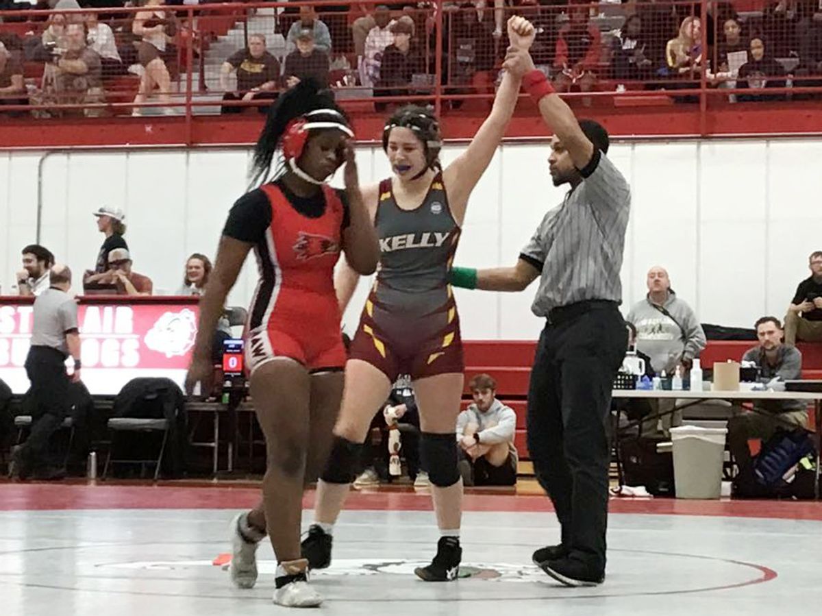 Andie Munoz qualifies for state meet in Kelly’s inaugural wr...