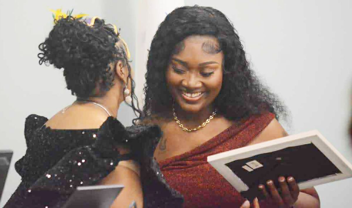 Mayor Logan presents city key to Sickle Cell Warriors