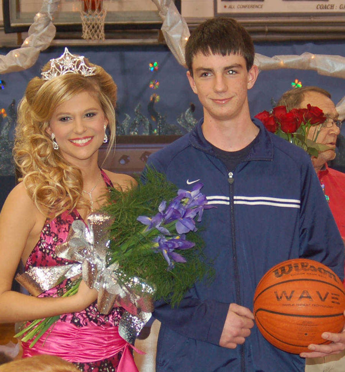 Buffalo Island Central junior high homecoming queen crowned