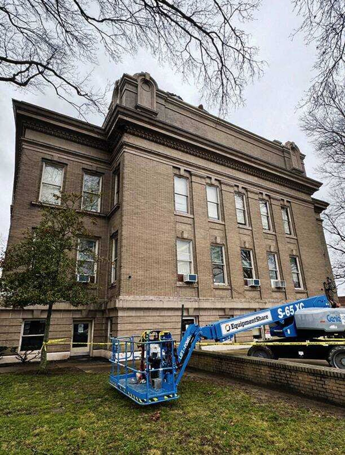 QC gets closer look at courthouse conditions