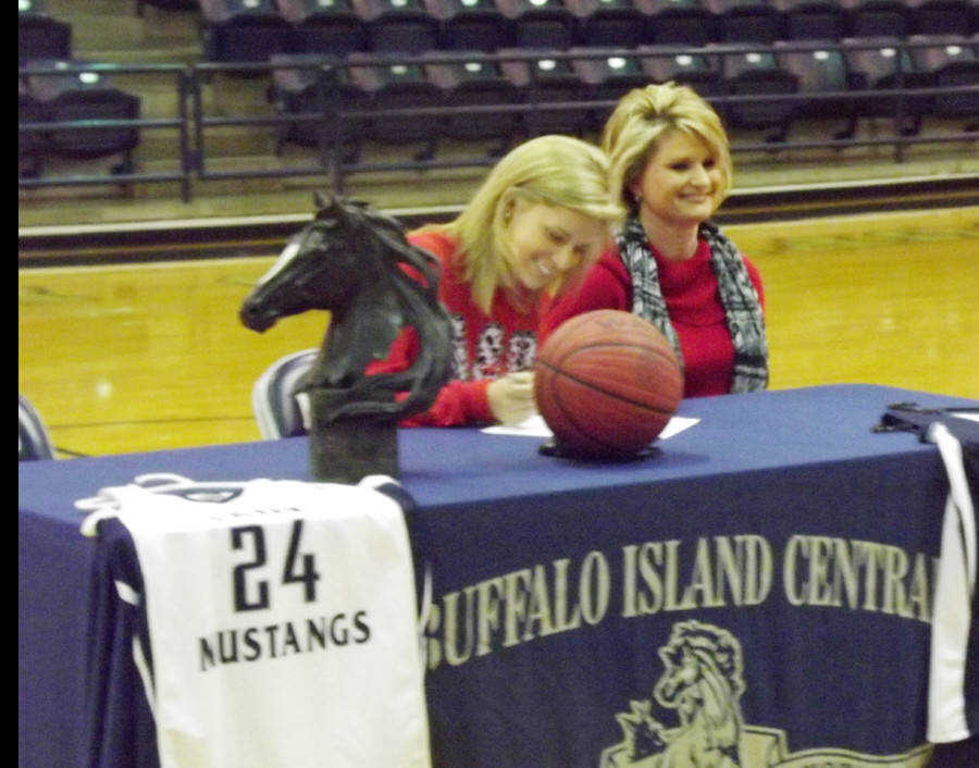 BIC's Brittany Fowler signs with ASU