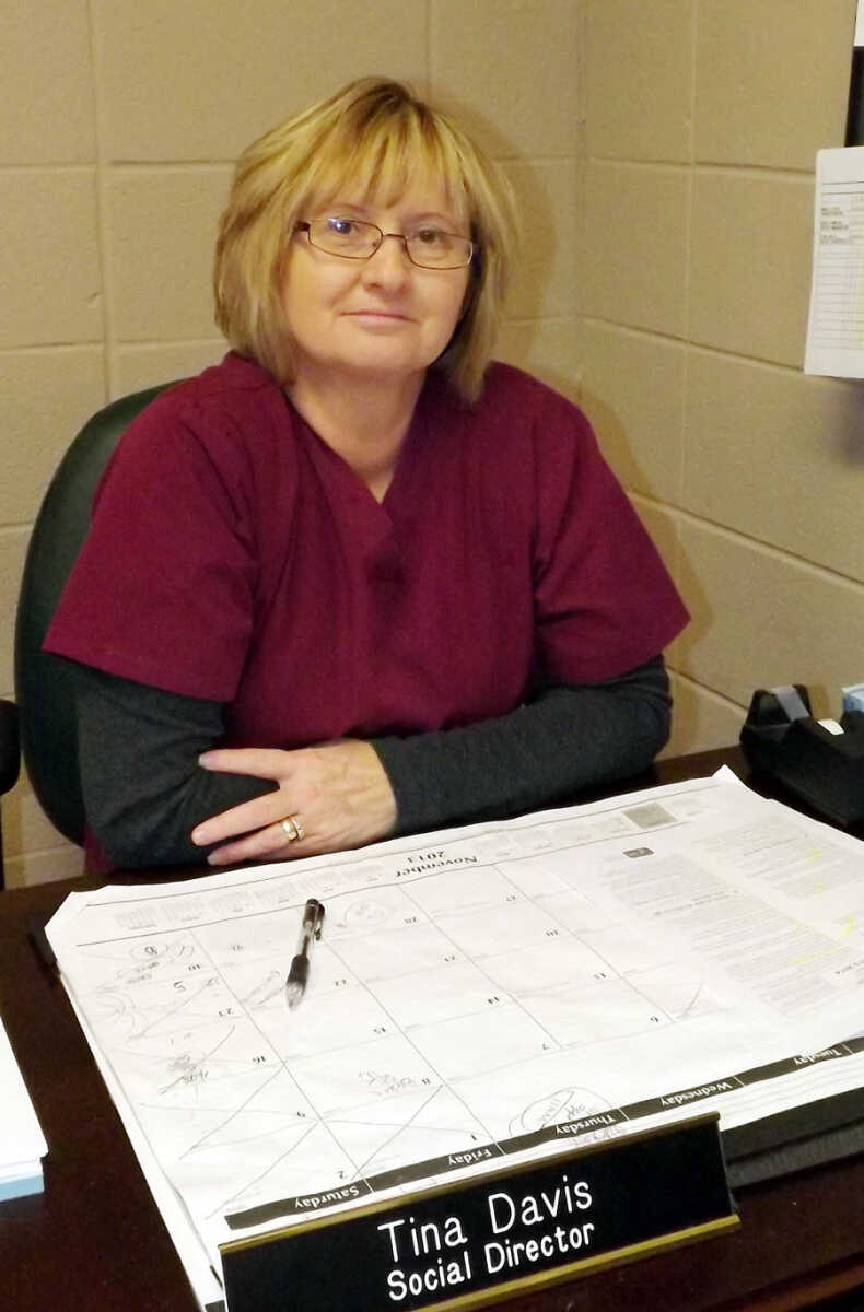 Tina Davis named Monette Manor Employee of the Month