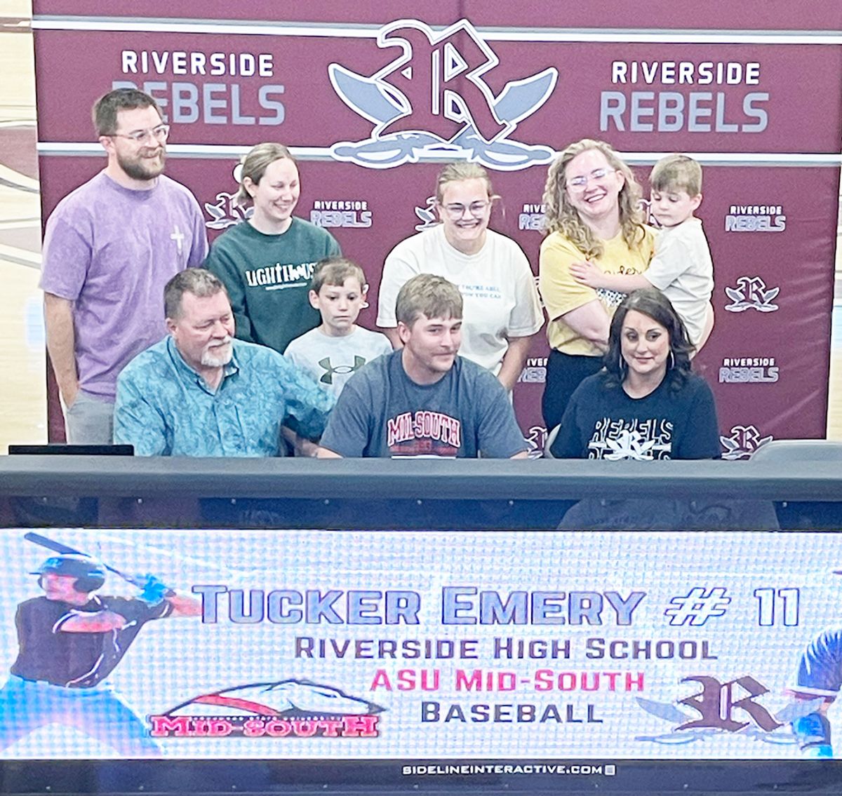 Riverside senior athletes sign letters of intent