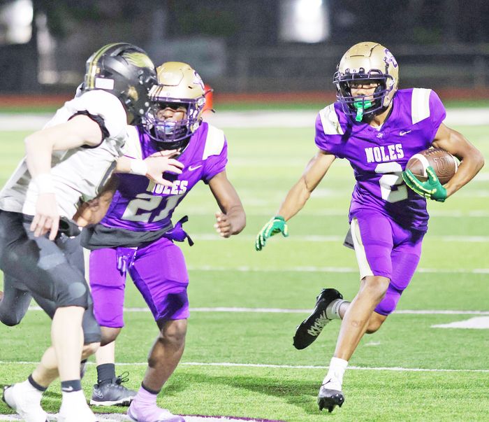 Game Preview: Gridiron reunion, Hooks and Finley on opposite sides Fri...