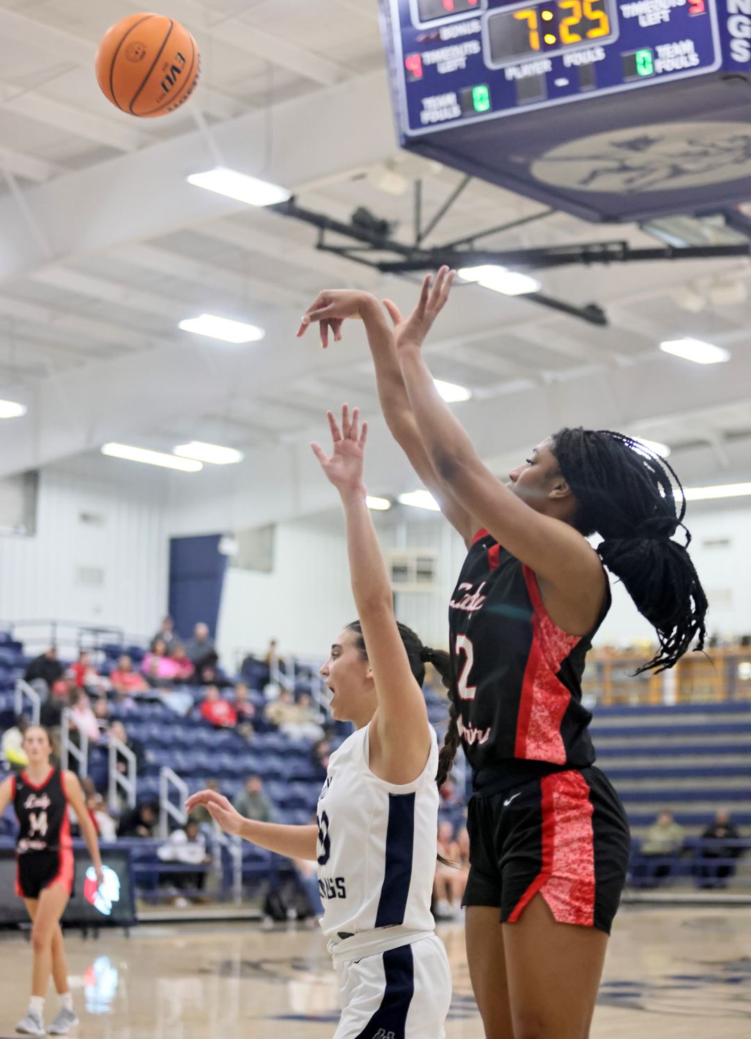 Big fourth quarter sends Lady Mustangs to victory