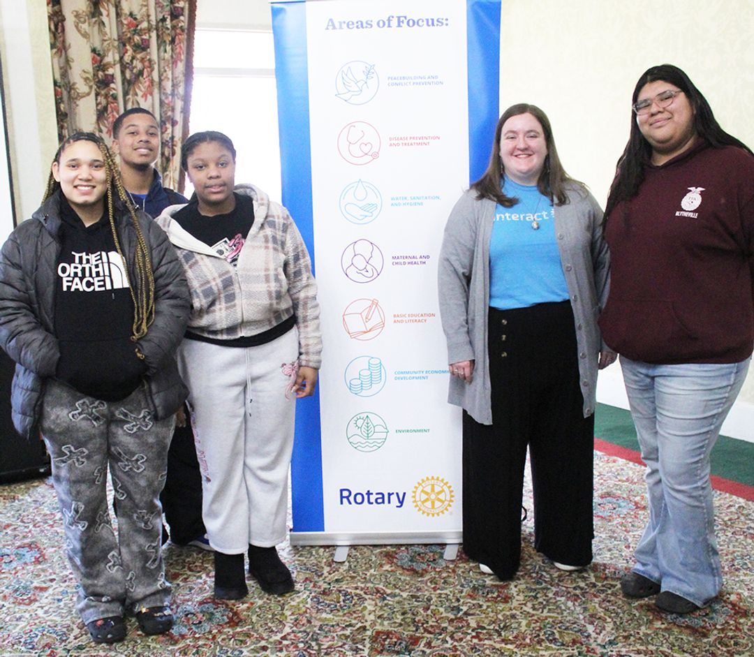Blytheville Rotary welcomes District Governor and Interact Students