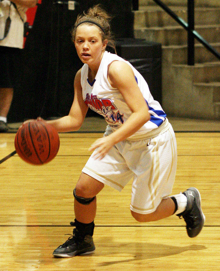 White rolls to big win in Sun Senior Classic