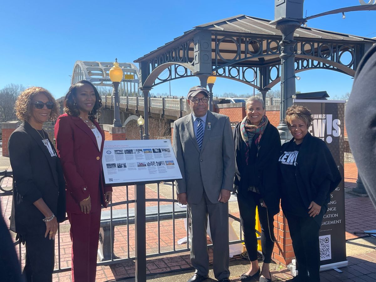 Two plaques dedicated to voting rights history unveiled