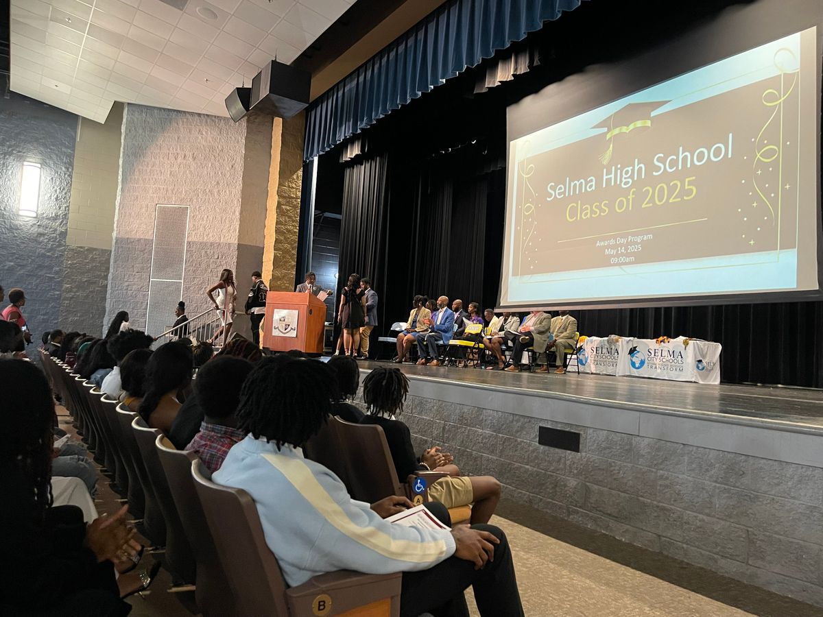 Selma High School grads receive awards