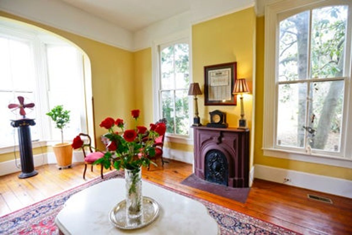 Gordons fill Victorian-Italiante Jordan Home with antiques