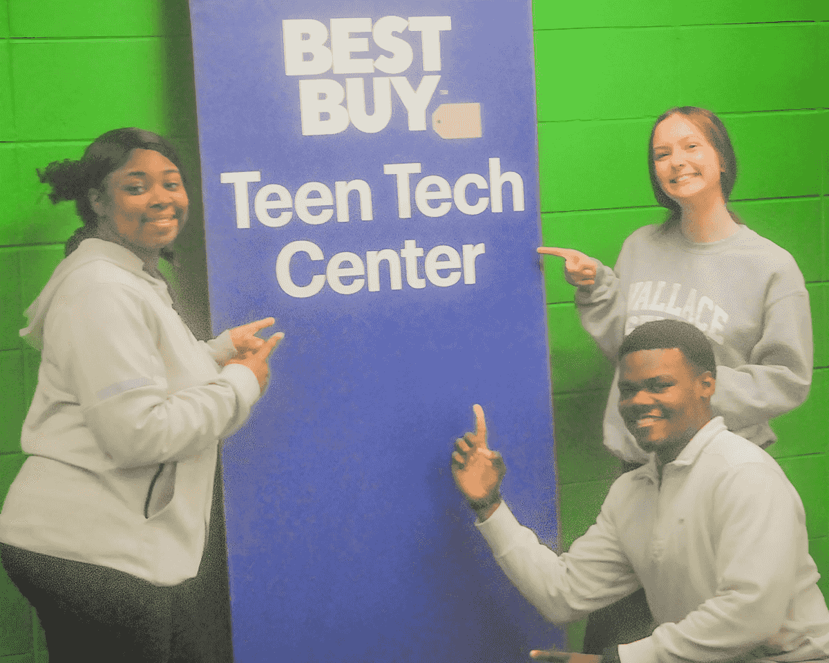 Teen Tech Center re-opens for Spring semester