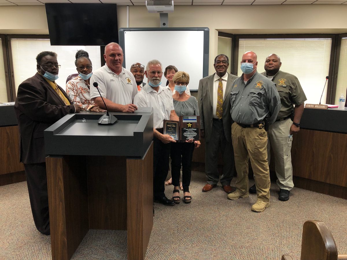 Longtime Dallas County Sheriff's Deputy retires