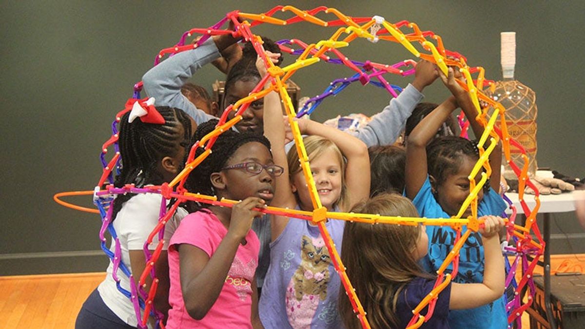 "Science Man" entertains at library