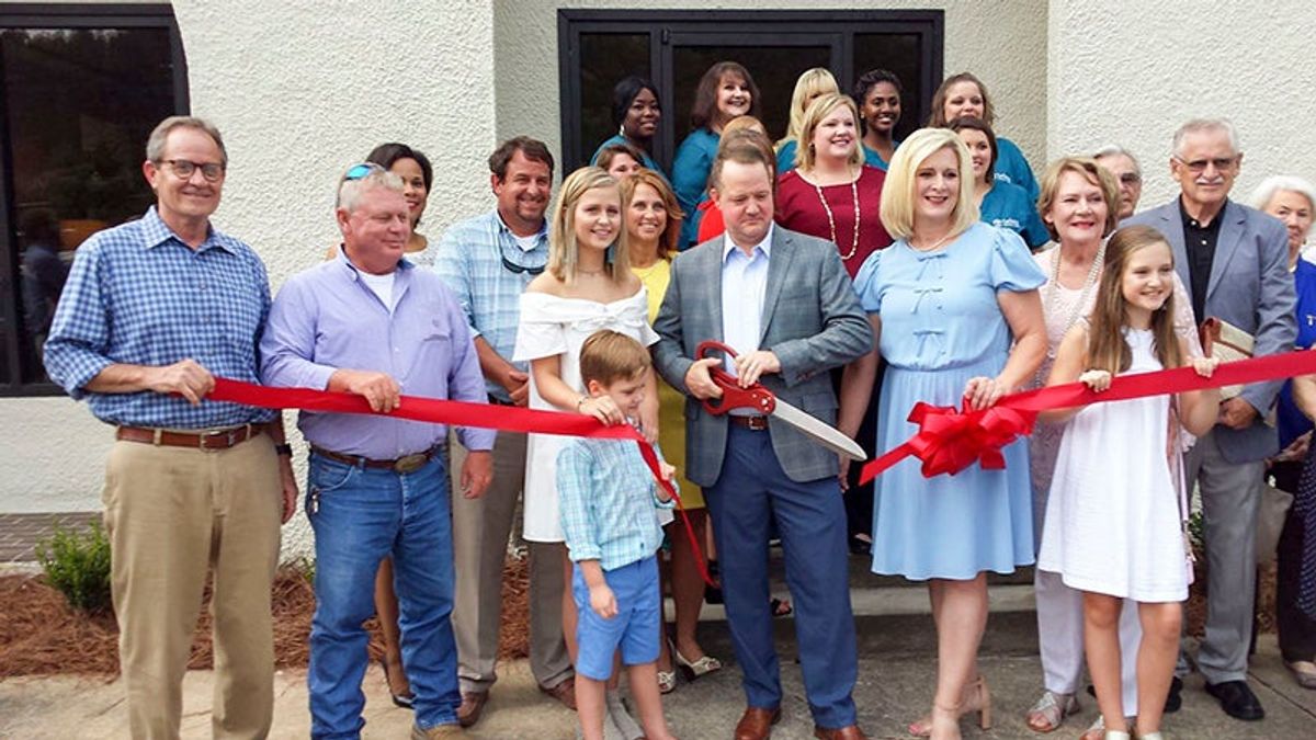Selma Family Care holds Ribbon cutting event