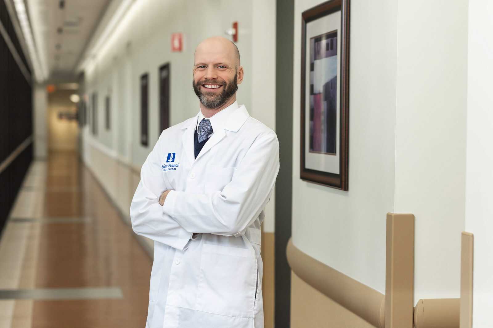 Saint Francis cardiologist helps patient with minimally invasive valve...