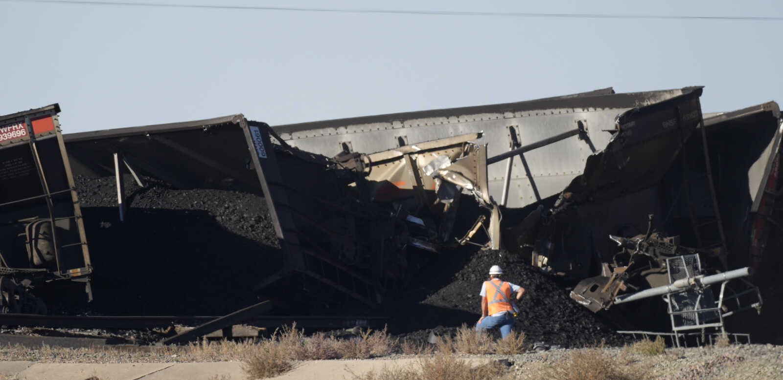 Broken rail caused fatal Colorado train derailment that collapsed brid...