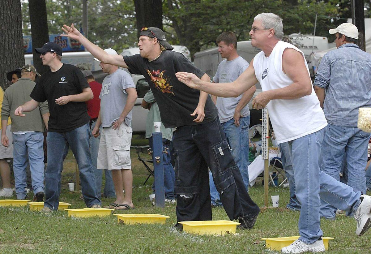 Washer tournament draws crowd and brightens 'dull evening'