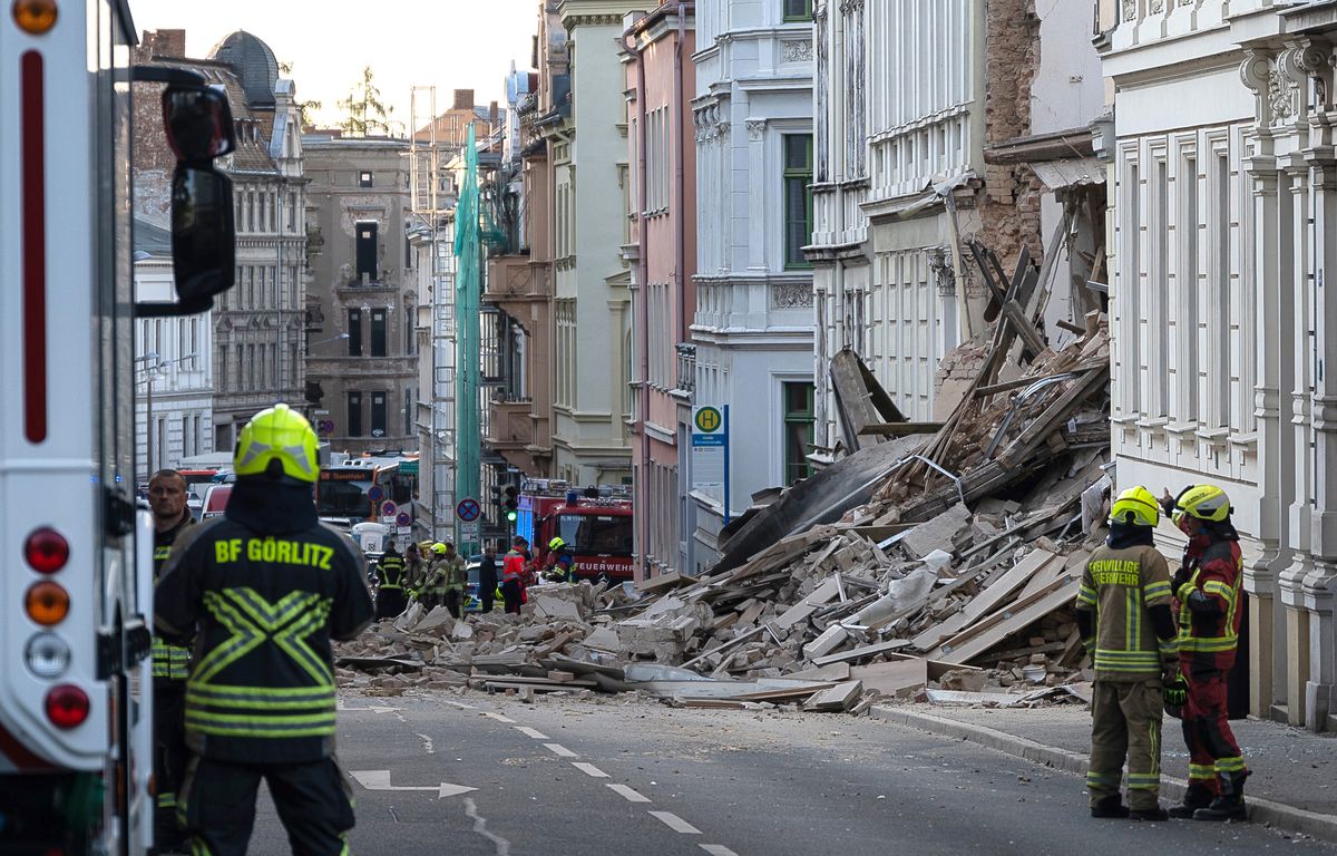 Rescuers search for 3 missing after German building collapse...