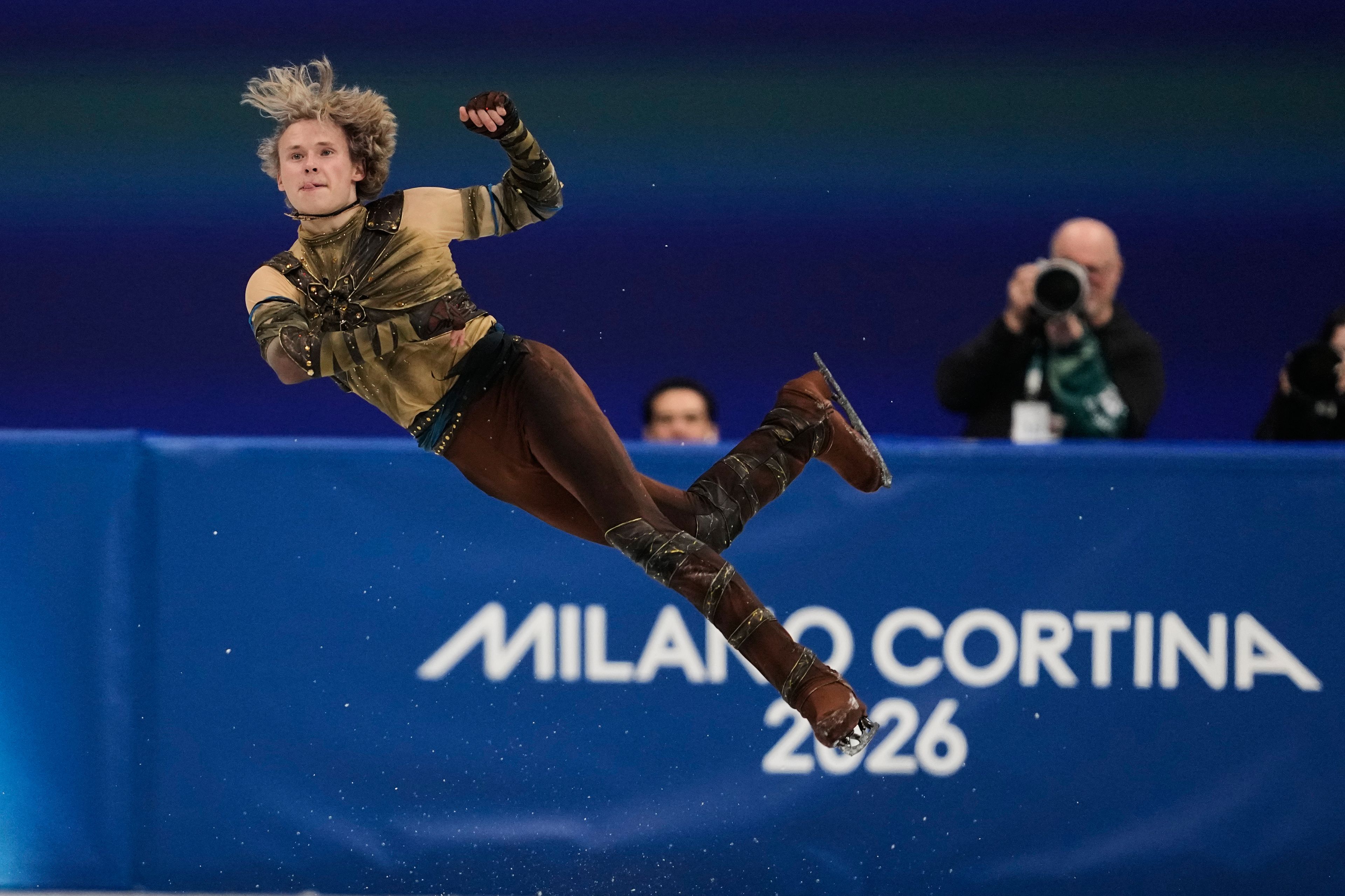 Scott Hamilton offers late apology as figure skating world reacts to ...