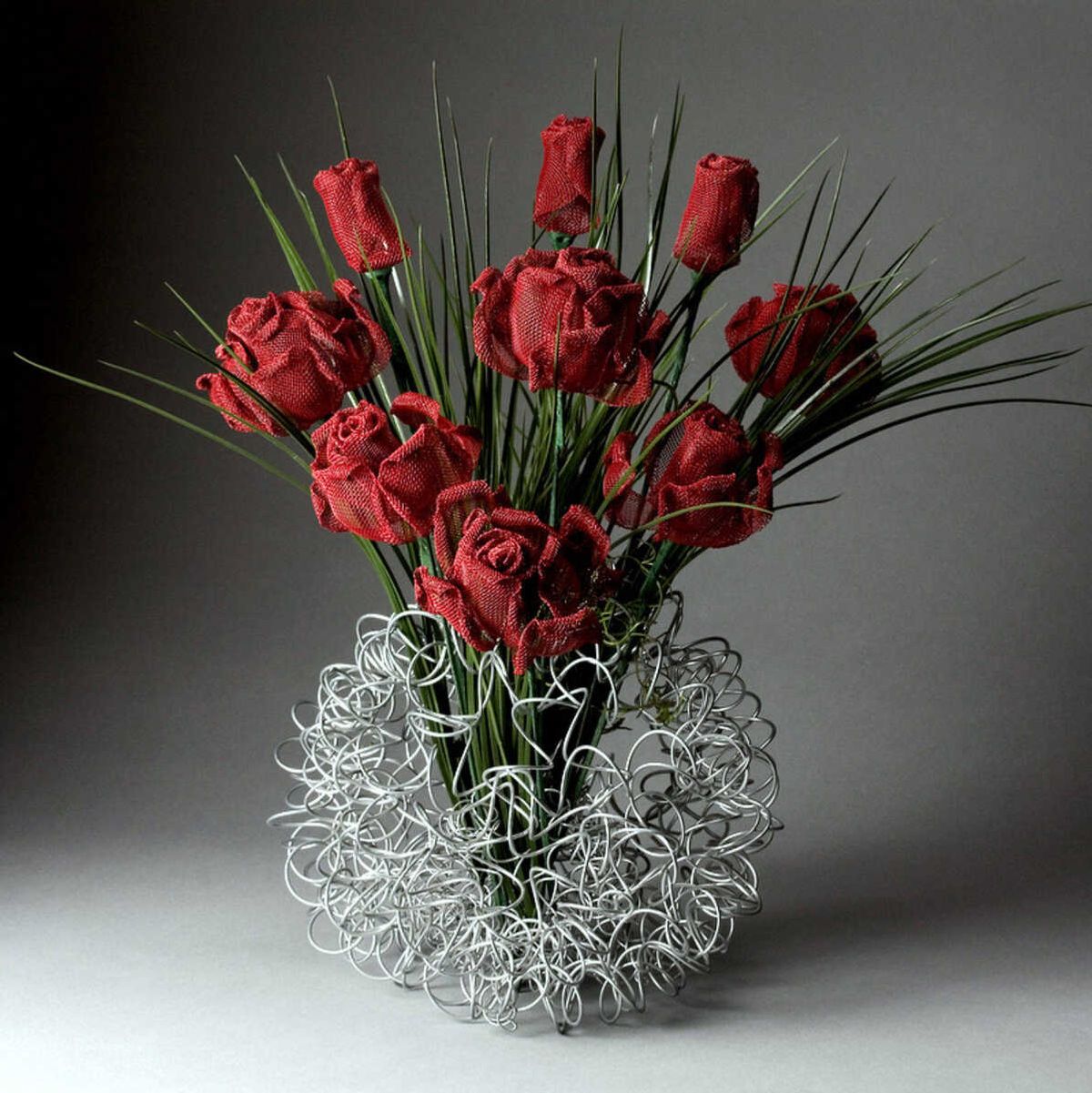 Village Designs Wire Mesh Rose Arrangement