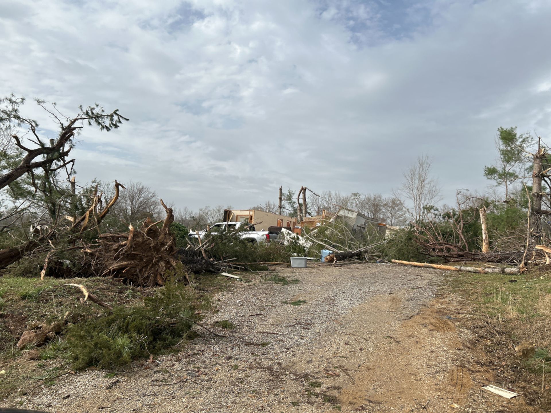 Tornadoes roar through region; 1 killed in Butler County, six in Wayne...