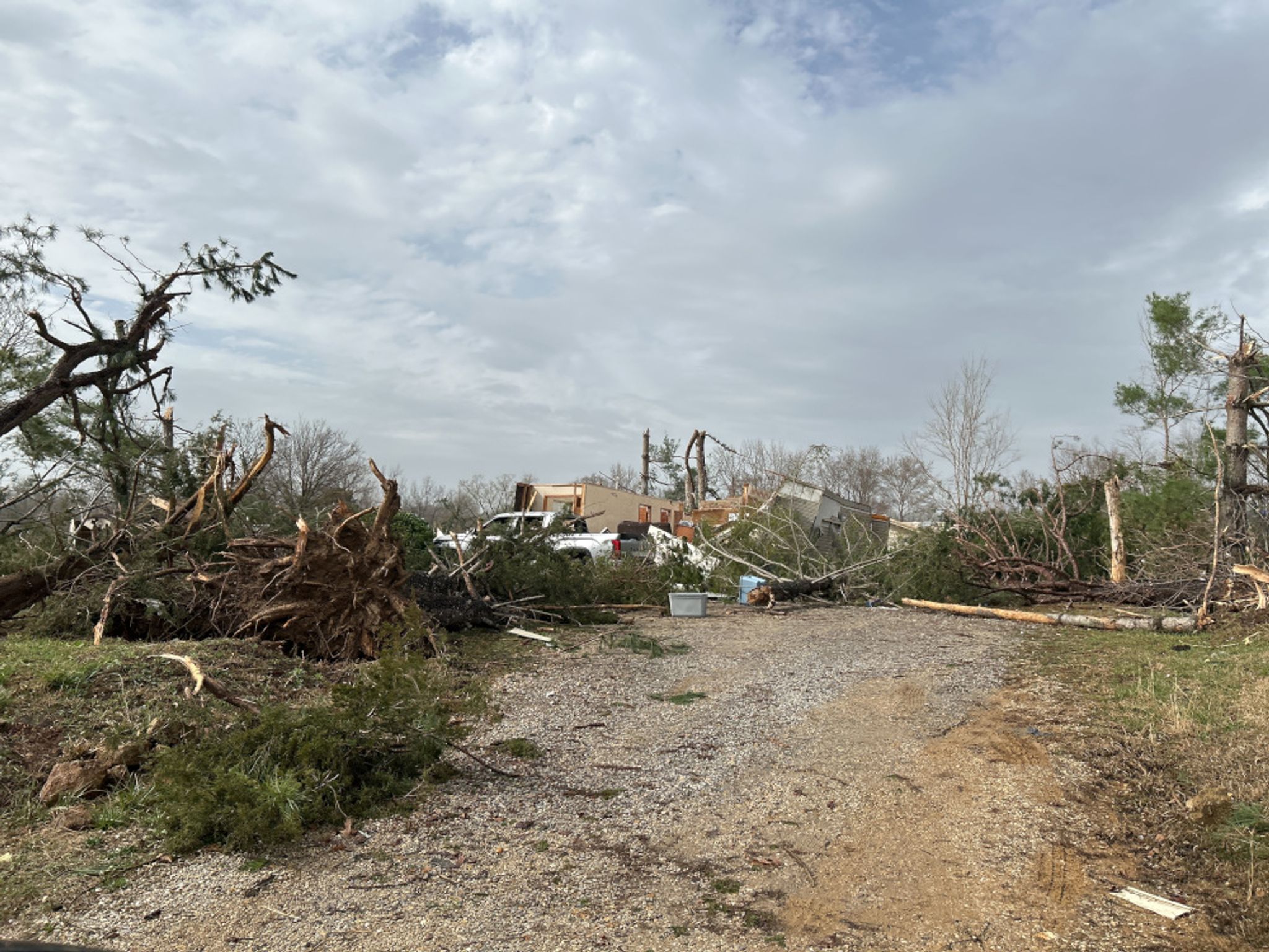 Tornadoes roar through region; 1 killed in Butler County, six in Wayne...