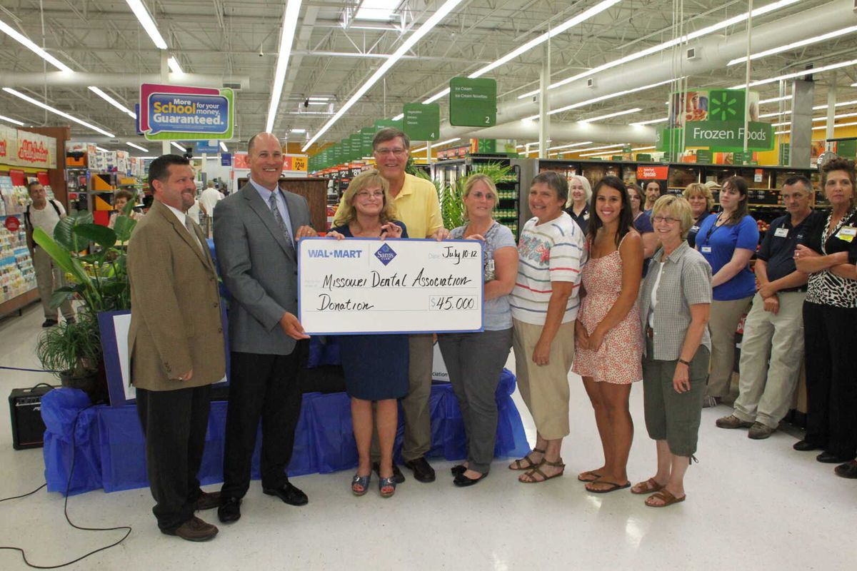 Walmart Foundation presents check to MoMOM