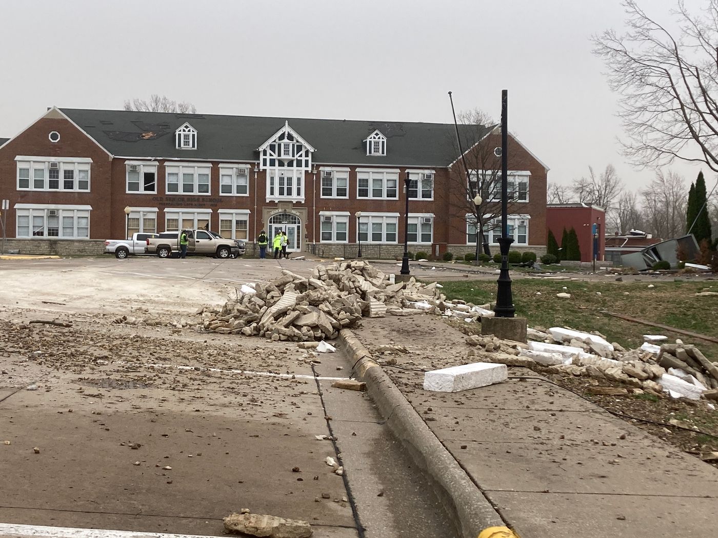 Tornadoes roar through region; 1 killed in Butler County, six in Wayne...