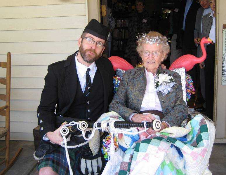 Woman's 90th birthday celebrated with family, bagpipe performance