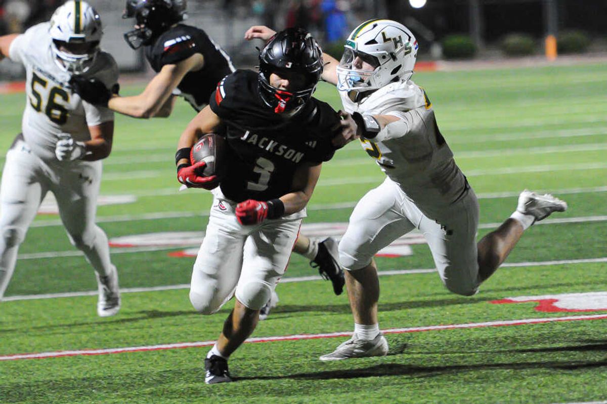 Jackson football fights off Lindbergh, advances to district final