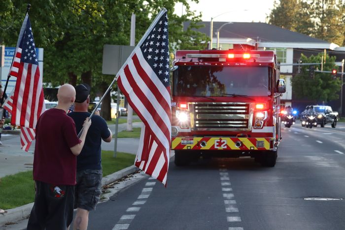 A violent ambush in Idaho leaves 2 firefighters dead and 1 injured. Wh...