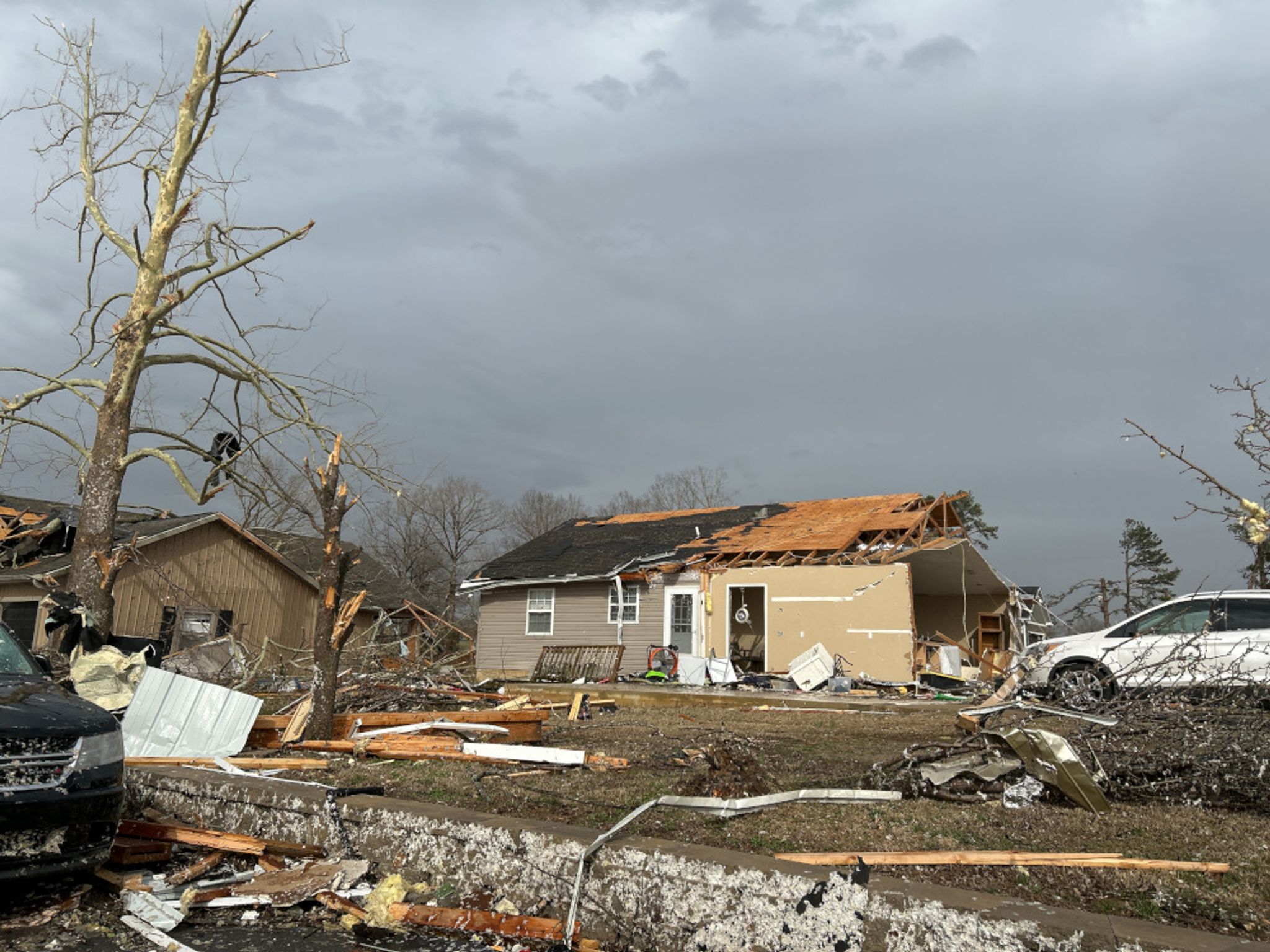 Tornadoes roar through region; 1 killed in Butler County, six in Wayne...