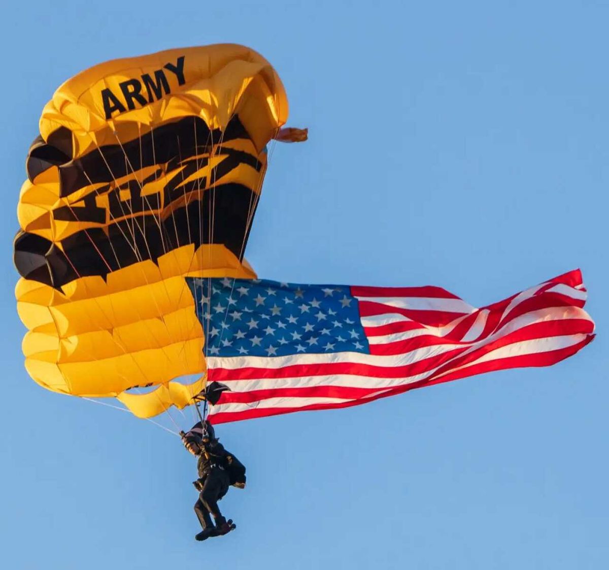 Army's Golden Knights parachute team to perform in Cape Girardeau