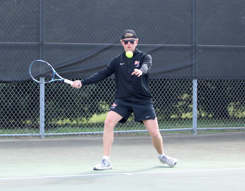 Notre Dame boys tennis tops Cape Central 6-3 to move to 2-0 on season