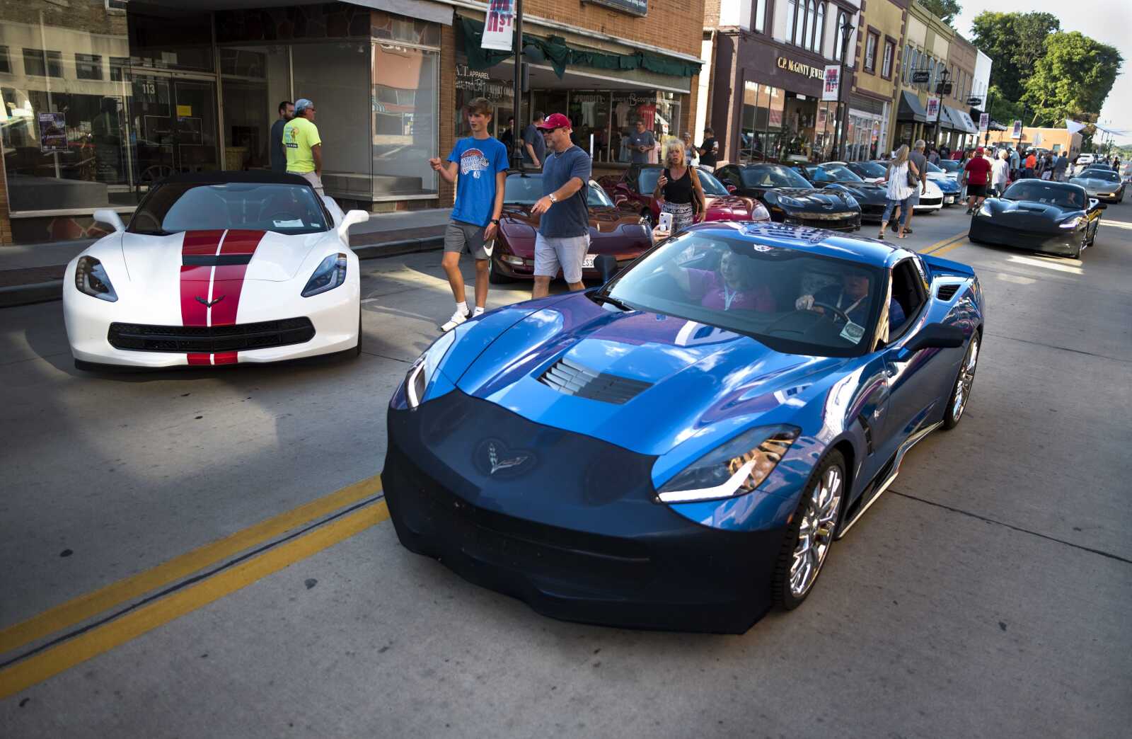 On the road again: 800 Corvettes roar through Cape in celebration of N...