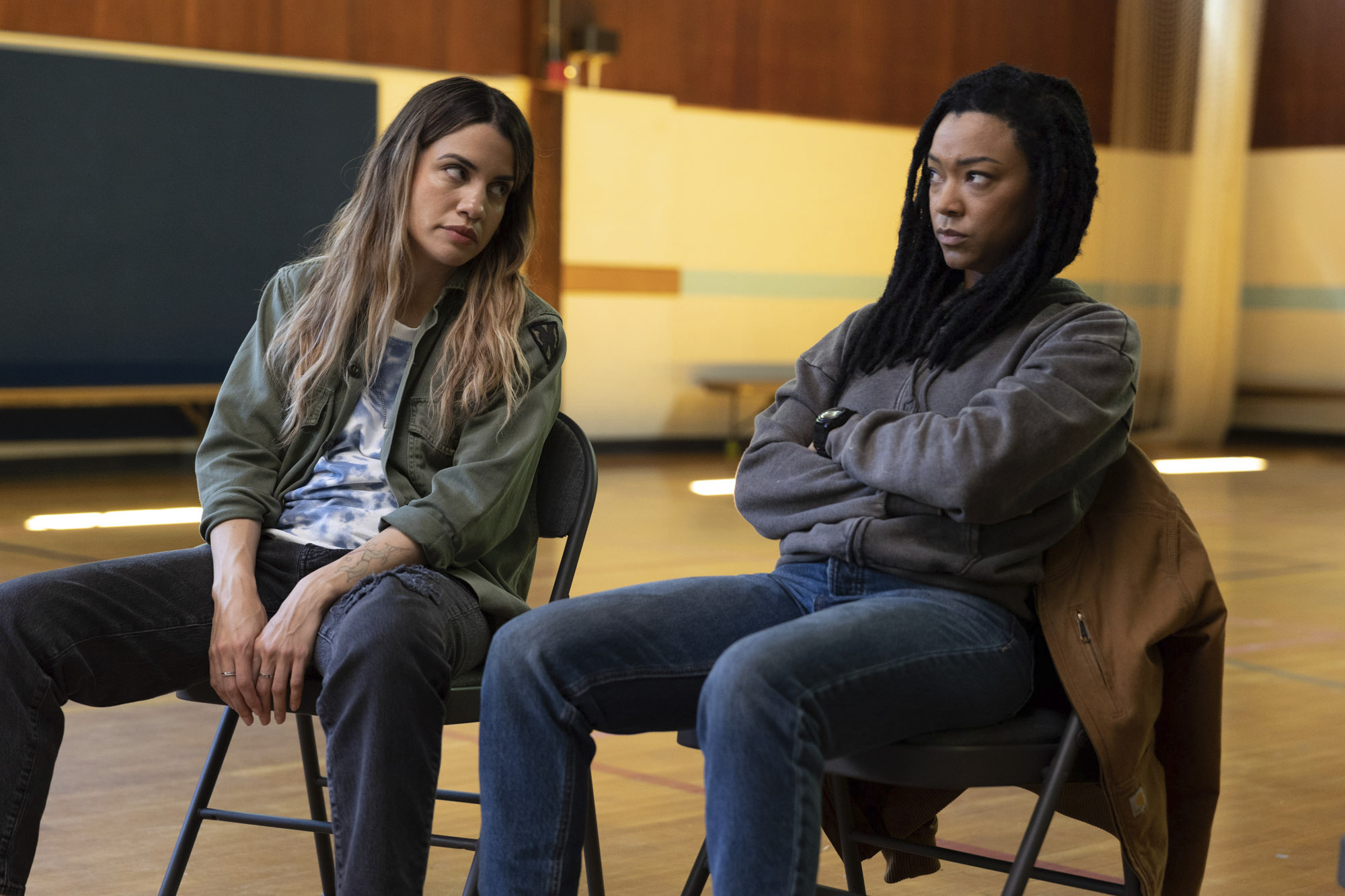 Movie Review: In 'My Dead Friend Zoe,' a dark comedy about PTSD