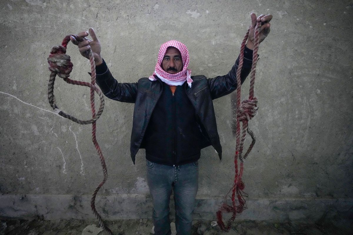 Syrian rebels free prisoners from Assad's notorious dungeons...